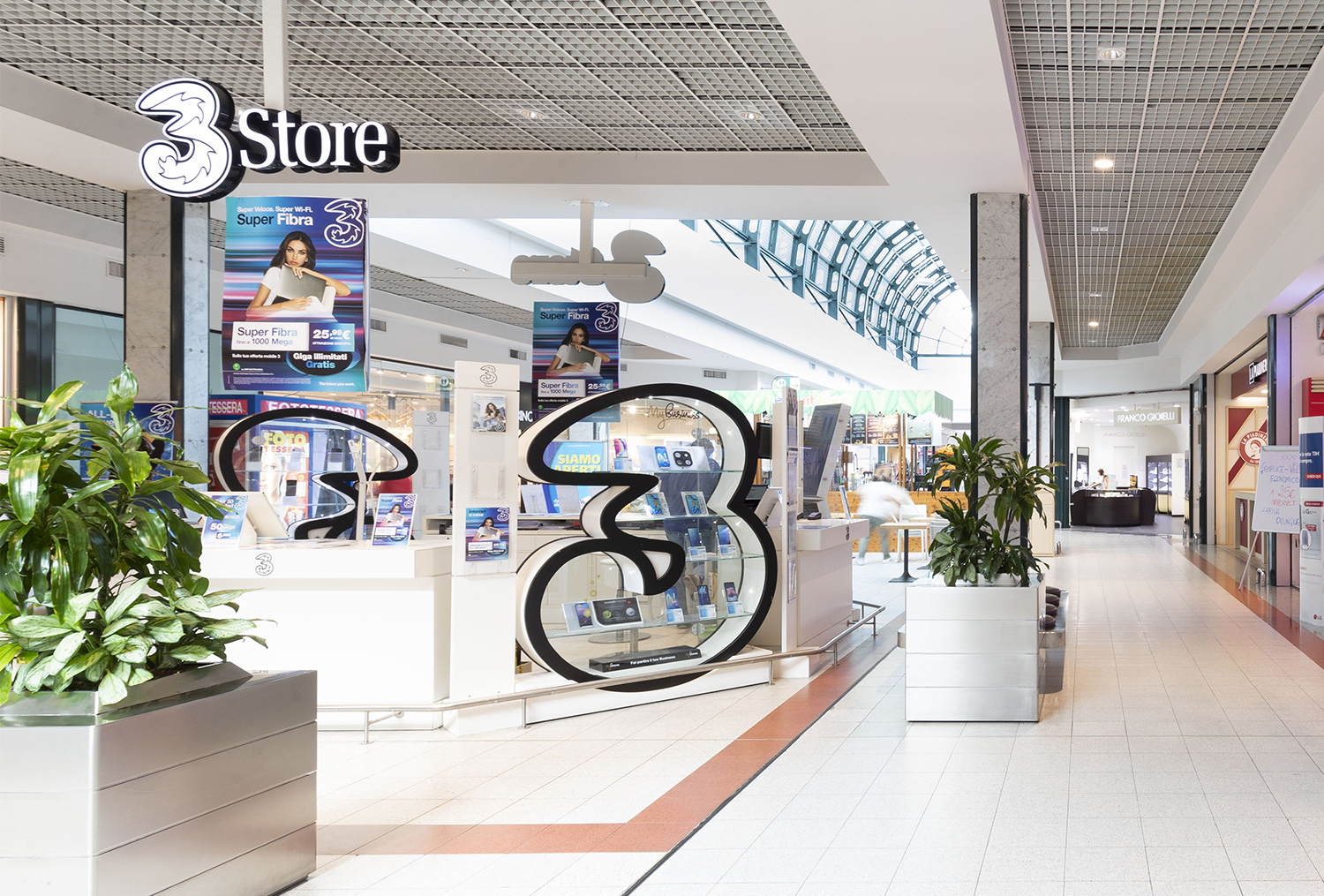 Spazi espositivi - Centro Commerciale Il Faro